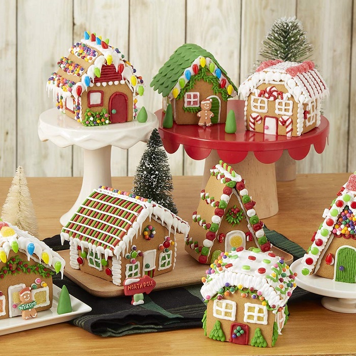 Amazon Deal: Wilton Holiday Town Gingerbread Kit